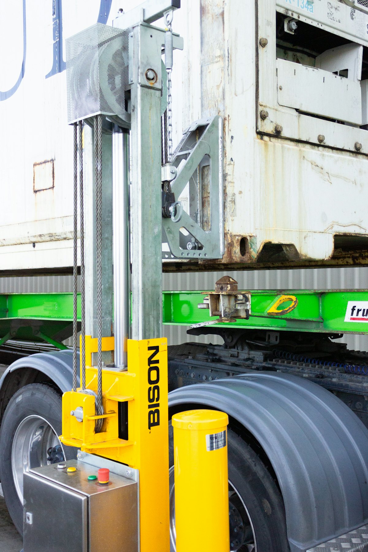 Fruit Exporter Cuts Container Haulage Costs By 30% With New Lifting ...