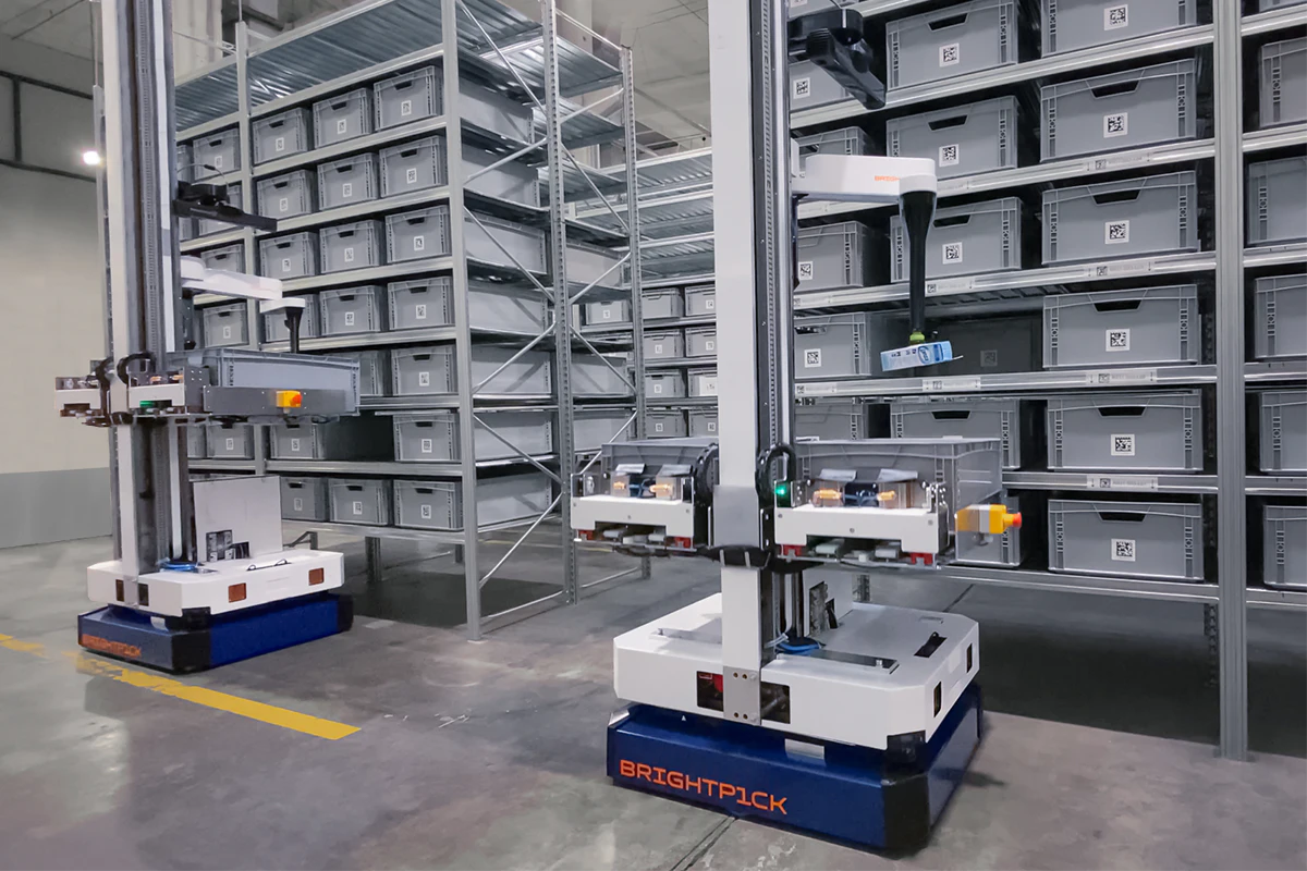Autonomous Mobile Picking Robot for Order Fulfillment | Food Logistics